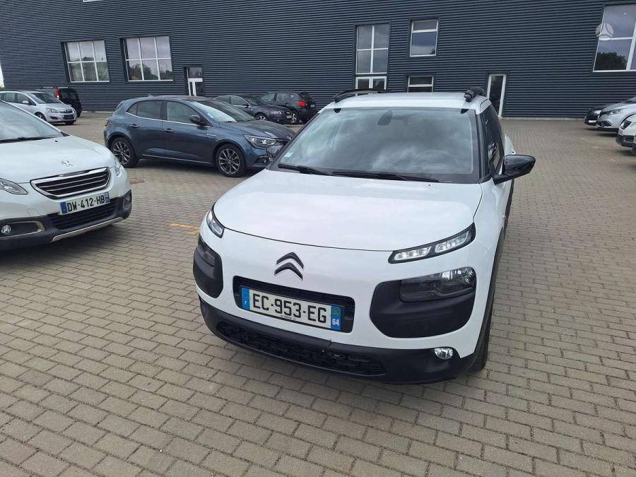 White Citroen C4 Cactus 2016 in Taurage, with an engine capacity of 1.20 L and mileage of 110 thousand km for 4200 €, photo 4 on AUTOMOTO.COM.LV