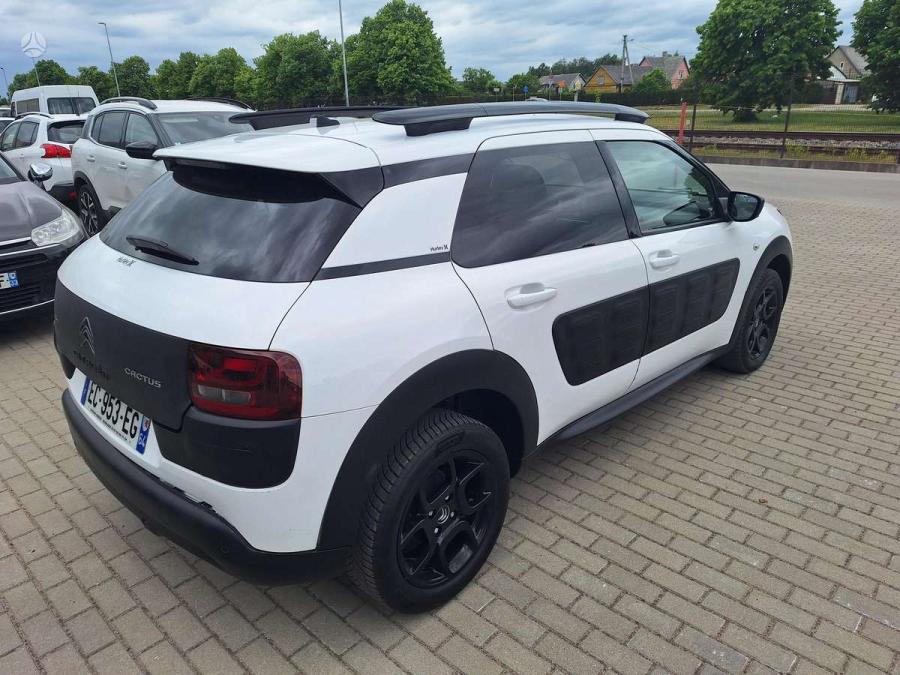 White Citroen C4 Cactus 2016 in Taurage, with an engine capacity of 1.20 L and mileage of 110 thousand km for 4200 €, photo 5 on AUTOMOTO.COM.LV