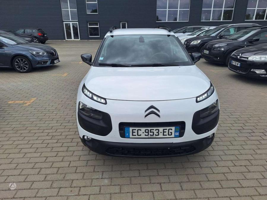 White Citroen C4 Cactus 2016 in Taurage, with an engine capacity of 1.20 L and mileage of 110 thousand km for 4200 €, photo 6 on AUTOMOTO.COM.LV