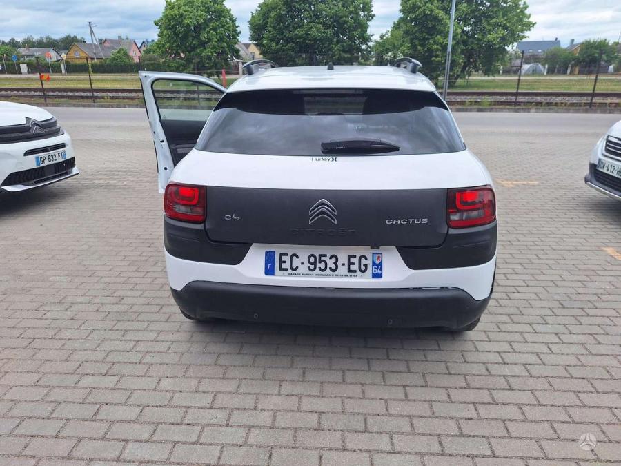White Citroen C4 Cactus 2016 in Taurage, with an engine capacity of 1.20 L and mileage of 110 thousand km for 4200 €, photo 10 on AUTOMOTO.COM.LV