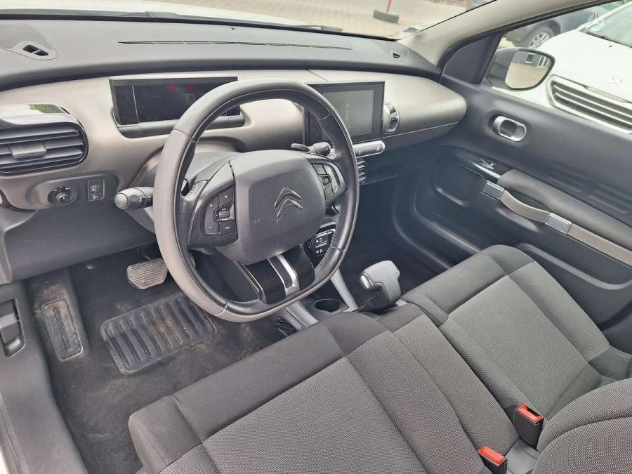 White Citroen C4 Cactus 2016 in Taurage, with an engine capacity of 1.20 L and mileage of 110 thousand km for 4200 €, photo 24 on AUTOMOTO.COM.LV
