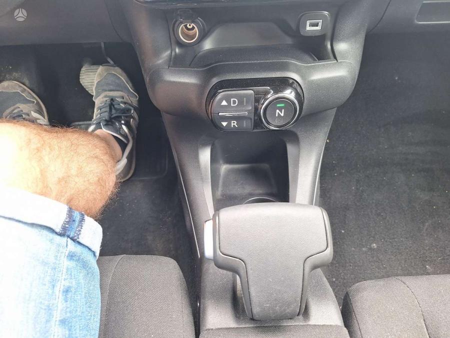 White Citroen C4 Cactus 2016 in Taurage, with an engine capacity of 1.20 L and mileage of 110 thousand km for 4200 €, photo 26 on AUTOMOTO.COM.LV