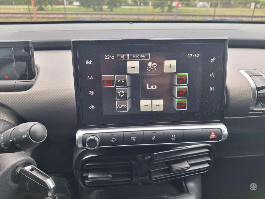 White Citroen C4 Cactus 2016 in Taurage, with an engine capacity of 1.20 L and mileage of 110 thousand km for 4200 €, photo 27 on AUTOMOTO.COM.LV