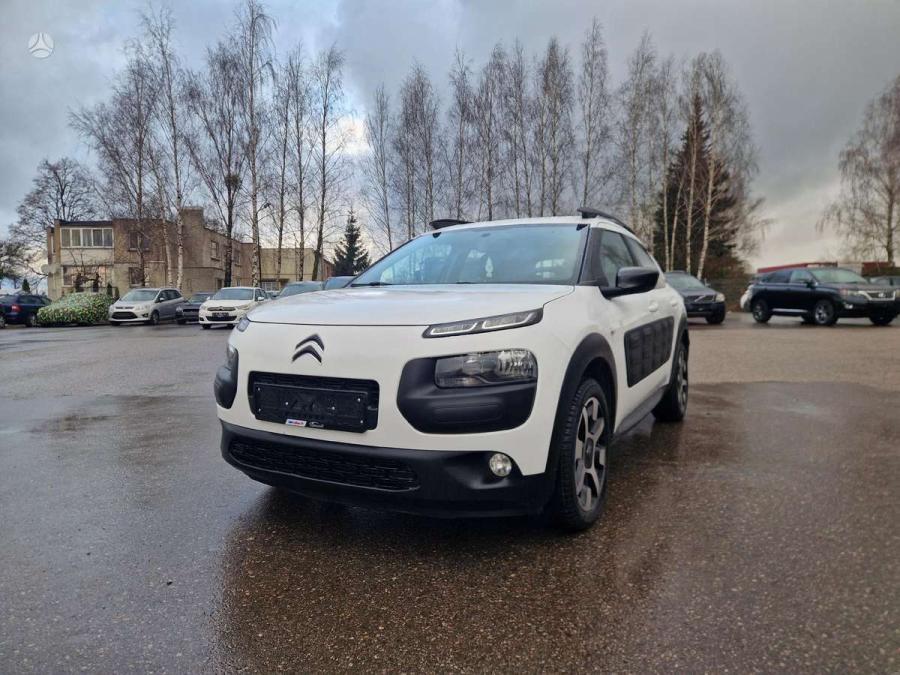 White Citroen C4 Cactus 2017 in Ukmerge, with an engine capacity of 1.56 L and mileage of 215 thousand km for 5150 €, photo 1 on AUTOMOTO.COM.LV