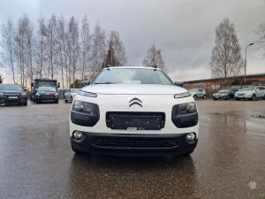 White Citroen C4 Cactus 2017 in Ukmerge, with an engine capacity of 1.56 L and mileage of 215 thousand km for 5150 €, photo 2 on AUTOMOTO.COM.LV
