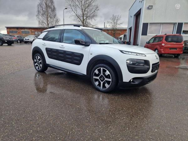 White Citroen C4 Cactus 2017 in Ukmerge, with an engine capacity of 1.56 L and mileage of 215 thousand km for 5150 €, photo 6 on AUTOMOTO.COM.LV
