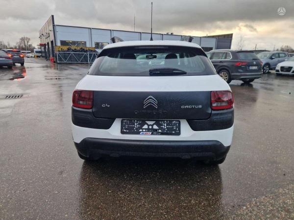 White Citroen C4 Cactus 2017 in Ukmerge, with an engine capacity of 1.56 L and mileage of 215 thousand km for 5150 €, photo 9 on AUTOMOTO.COM.LV