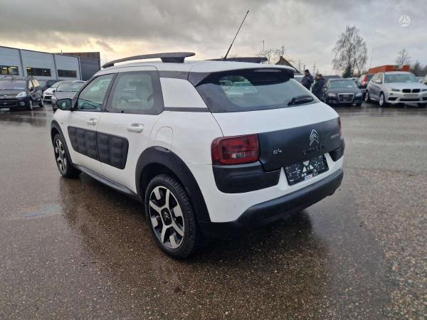 White Citroen C4 Cactus 2017 in Ukmerge, with an engine capacity of 1.56 L and mileage of 215 thousand km for 5150 €, photo 10 on AUTOMOTO.COM.LV