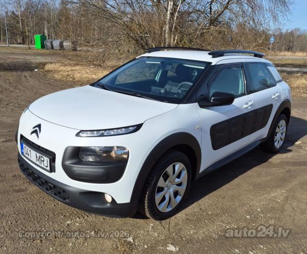 White Citroen C4 Cactus 2017 in Tallinn, with an engine capacity of 1.60 L and mileage of 138 thousand km for 6990 €, photo 1 on AUTOMOTO.COM.LV