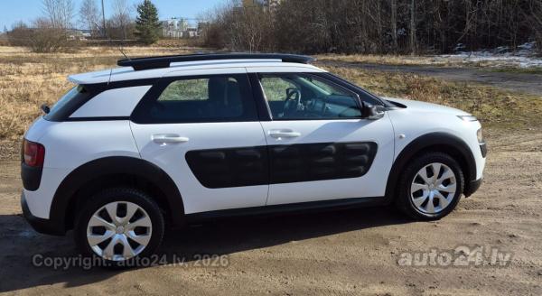 White Citroen C4 Cactus 2017 in Tallinn, with an engine capacity of 1.60 L and mileage of 138 thousand km for 6990 €, photo 3 on AUTOMOTO.COM.LV