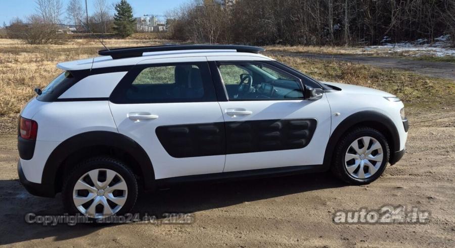 Balts Citroen C4 Cactus 2017 Tallina, ar dzinēja tilpumu 1.60 L un nobraukumu 138 tūkst. km par 6990 €, foto 3 vietnē AUTOMOTO.COM.LV
