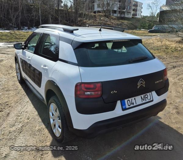 Balts Citroen C4 Cactus 2017 Tallina, ar dzinēja tilpumu 1.60 L un nobraukumu 138 tūkst. km par 6990 €, foto 4 vietnē AUTOMOTO.COM.LV