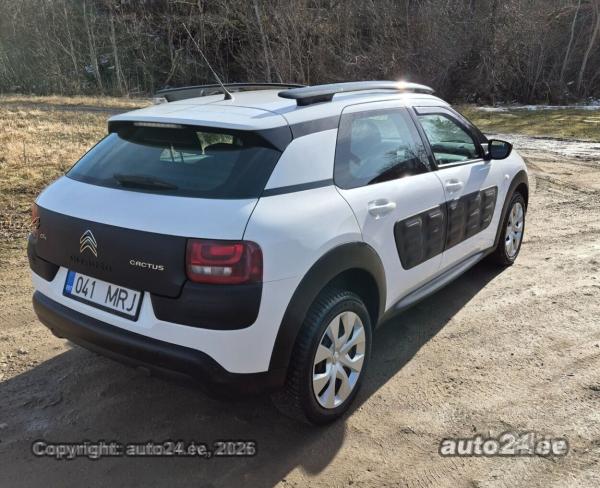 Balts Citroen C4 Cactus 2017 Tallina, ar dzinēja tilpumu 1.60 L un nobraukumu 138 tūkst. km par 6990 €, foto 6 vietnē AUTOMOTO.COM.LV
