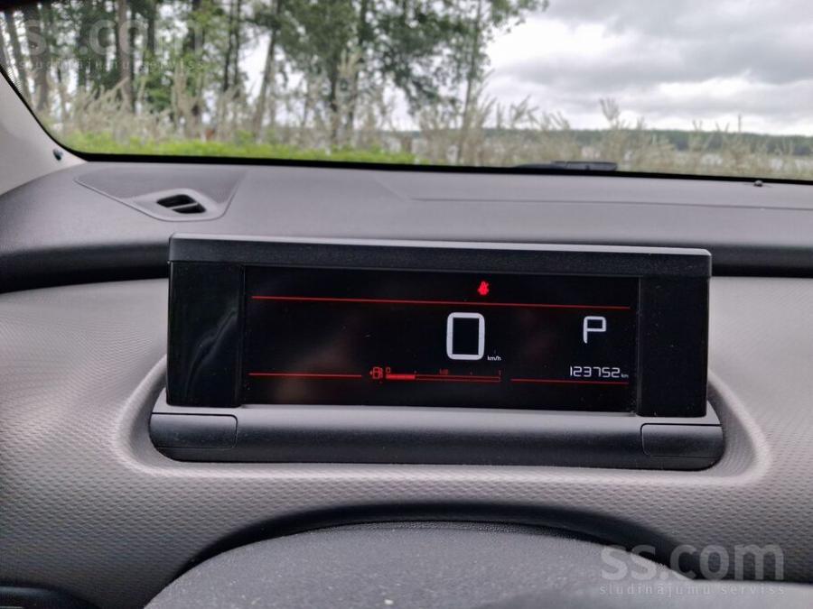 Белый Ситроен C4 Кактус 2018 в Рига, объемом двигателя 1.20 л и пробегом 136 тыс. км за 9000 €, фото 13 на AUTOMOTO.COM.LV