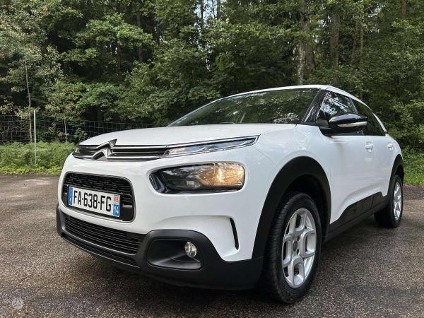 White Citroen C4 Cactus 2018 in Taurage, with an engine capacity of 1.20 L and mileage of 150 thousand km for 5250 €, photo 9 on AUTOMOTO.COM.LV
