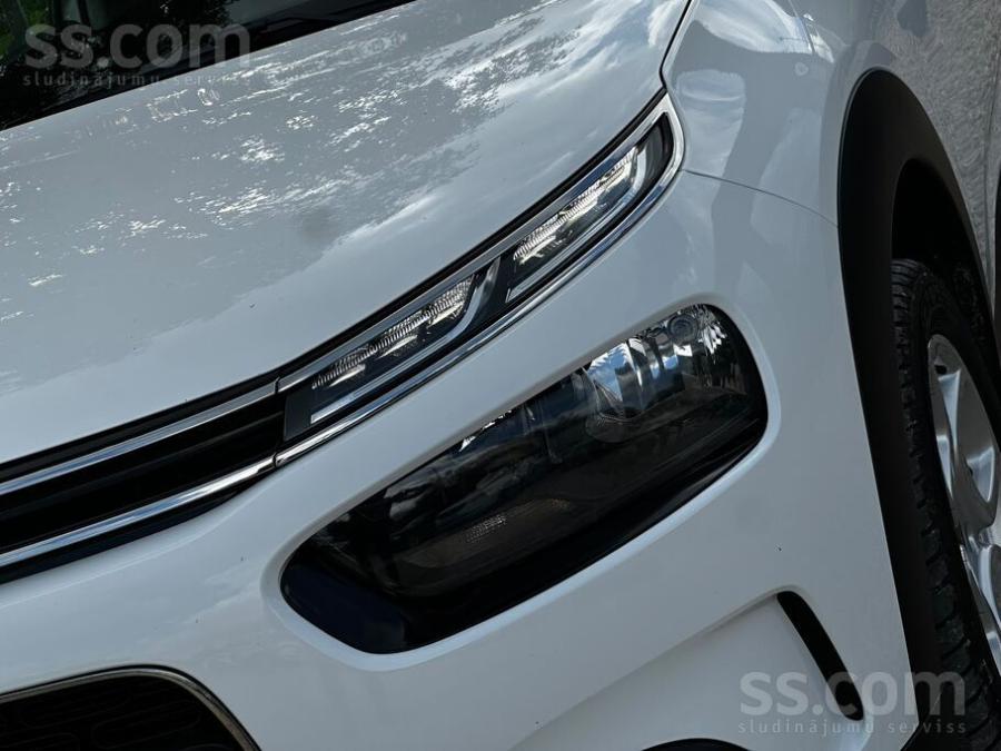White Citroen C4 Cactus 2018 in Jelgava, with an engine capacity of 1.20 L and mileage of 0 thousand km for 7590 €, photo 3 on AUTOMOTO.COM.LV