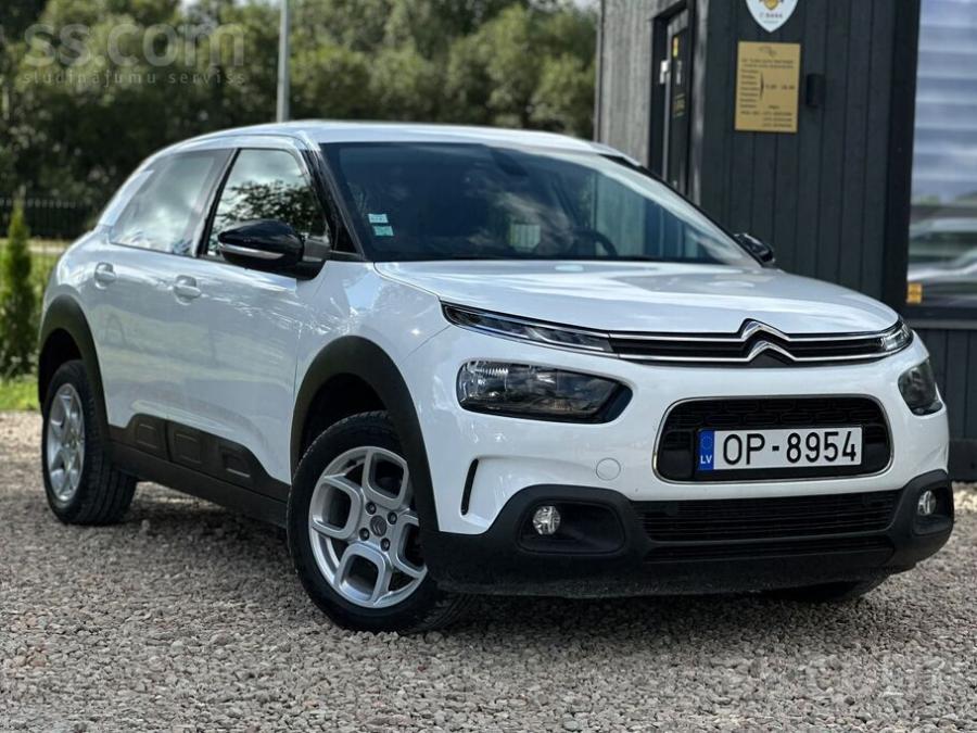 White Citroen C4 Cactus 2018 in Jelgava, with an engine capacity of 1.20 L and mileage of 0 thousand km for 7590 €, photo 5 on AUTOMOTO.COM.LV