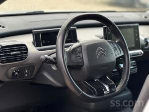 White Citroen C4 Cactus 2018 in Jelgava, with an engine capacity of 1.20 L and mileage of 0 thousand km for 7590 €, photo 9 on AUTOMOTO.COM.LV