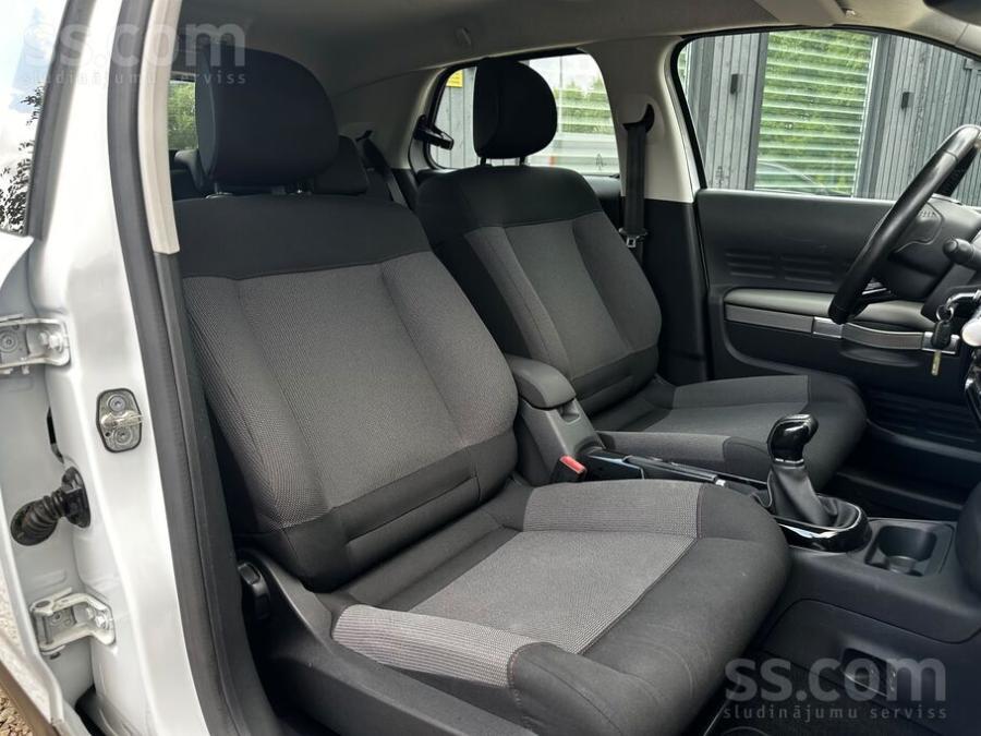 White Citroen C4 Cactus 2018 in Jelgava, with an engine capacity of 1.20 L and mileage of 0 thousand km for 7590 €, photo 11 on AUTOMOTO.COM.LV