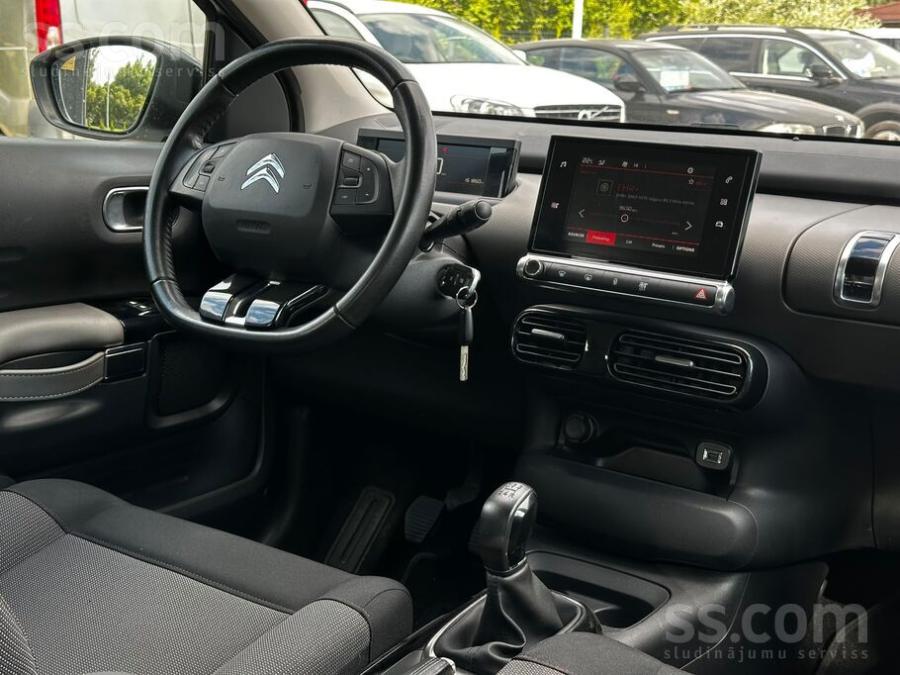White Citroen C4 Cactus 2018 in Jelgava, with an engine capacity of 1.20 L and mileage of 0 thousand km for 7590 €, photo 12 on AUTOMOTO.COM.LV