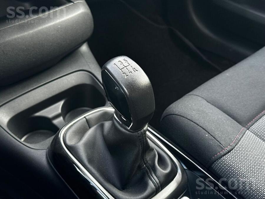 White Citroen C4 Cactus 2018 in Jelgava, with an engine capacity of 1.20 L and mileage of 0 thousand km for 7590 €, photo 20 on AUTOMOTO.COM.LV