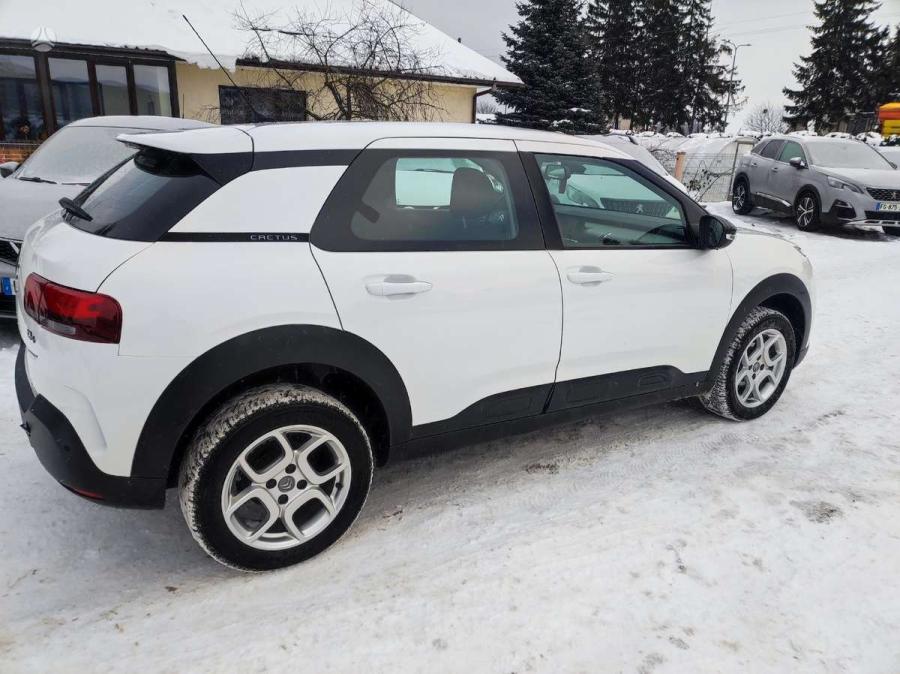White Citroen C4 Cactus 2019 in Taurage, with an engine capacity of 1.50 L and mileage of 65 thousand km for 6300 €, photo 3 on AUTOMOTO.COM.LV