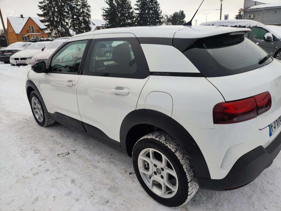 White Citroen C4 Cactus 2019 in Taurage, with an engine capacity of 1.50 L and mileage of 65 thousand km for 6300 €, photo 5 on AUTOMOTO.COM.LV