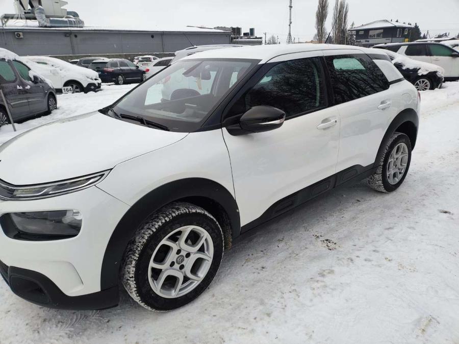 White Citroen C4 Cactus 2019 in Taurage, with an engine capacity of 1.50 L and mileage of 65 thousand km for 6300 €, photo 6 on AUTOMOTO.COM.LV