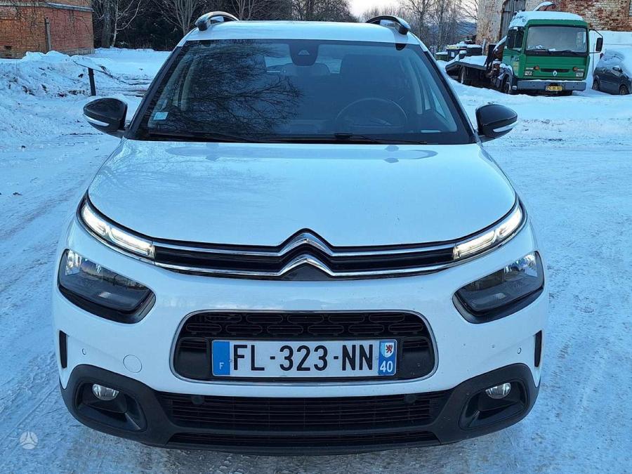 White Citroen C4 Cactus 2019 in Taurage, with an engine capacity of 1.20 L and mileage of 134 thousand km for 6450 €, photo 2 on AUTOMOTO.COM.LV