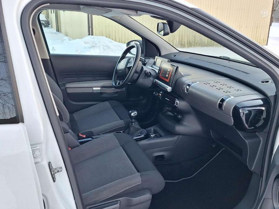 White Citroen C4 Cactus 2019 in Taurage, with an engine capacity of 1.20 L and mileage of 134 thousand km for 6450 €, photo 8 on AUTOMOTO.COM.LV