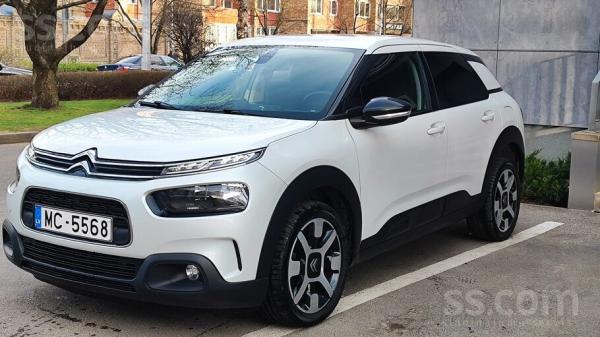White Citroen C4 Cactus 2019 in Riga, with an engine capacity of 1.20 L and mileage of 74 thousand km for 9450 €, photo 1 on AUTOMOTO.COM.LV
