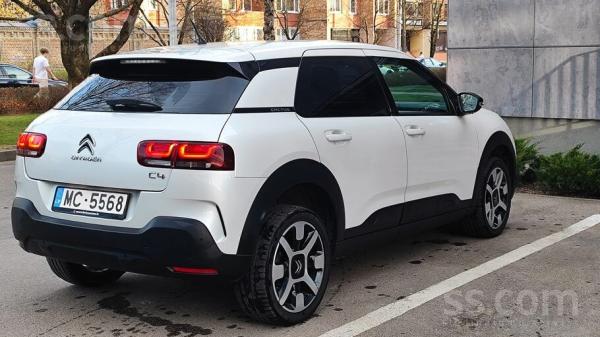 White Citroen C4 Cactus 2019 in Riga, with an engine capacity of 1.20 L and mileage of 74 thousand km for 9450 €, photo 4 on AUTOMOTO.COM.LV