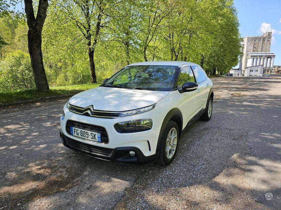 White Citroen C4 Cactus 2019 in Taurage, with an engine capacity of 1.50 L and mileage of 173 thousand km for 7700 €, photo 1 on AUTOMOTO.COM.LV