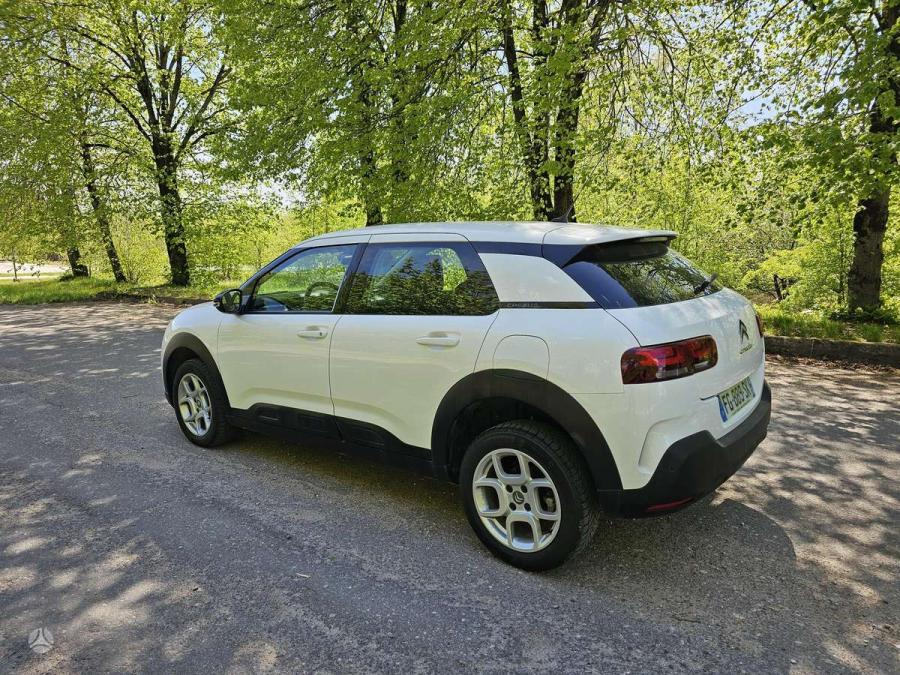 White Citroen C4 Cactus 2019 in Taurage, with an engine capacity of 1.50 L and mileage of 173 thousand km for 7700 €, photo 12 on AUTOMOTO.COM.LV
