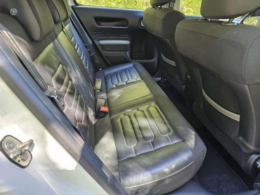 White Citroen C4 Cactus 2019 in Taurage, with an engine capacity of 1.50 L and mileage of 173 thousand km for 7700 €, photo 21 on AUTOMOTO.COM.LV