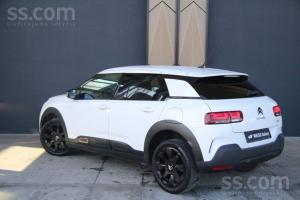 White Citroen C4 Cactus 2019 in Riga, with an engine capacity of 1.20 L and mileage of 129 thousand km for 5990 €, photo 6 on AUTOMOTO.COM.LV