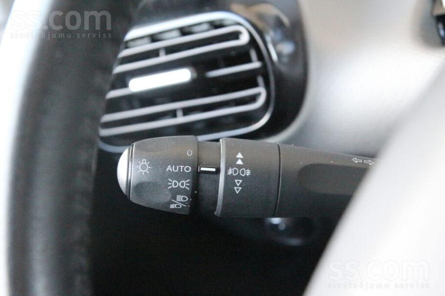 White Citroen C4 Cactus 2019 in Riga, with an engine capacity of 1.20 L and mileage of 129 thousand km for 5990 €, photo 15 on AUTOMOTO.COM.LV
