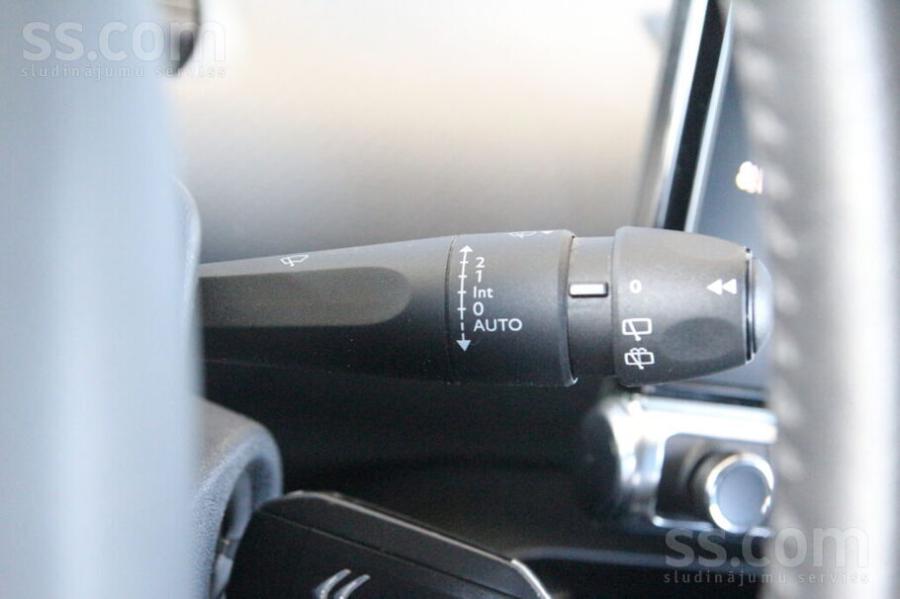 White Citroen C4 Cactus 2019 in Riga, with an engine capacity of 1.20 L and mileage of 129 thousand km for 5990 €, photo 16 on AUTOMOTO.COM.LV