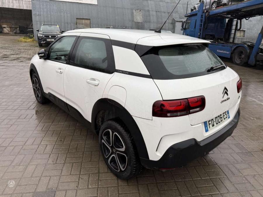 White Citroen C4 Cactus 2020 in Kaunas, with an engine capacity of 1.50 L and mileage of 177 thousand km for 7139 €, photo 3 on AUTOMOTO.COM.LV