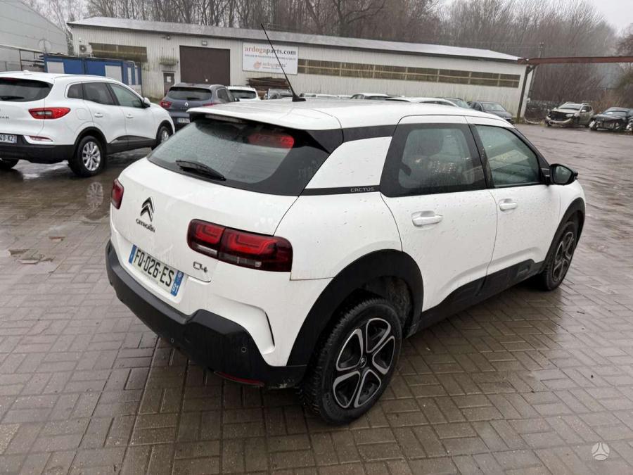 White Citroen C4 Cactus 2020 in Kaunas, with an engine capacity of 1.50 L and mileage of 177 thousand km for 7139 €, photo 4 on AUTOMOTO.COM.LV