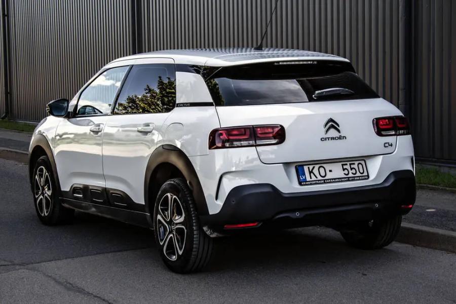 Balts Citroen C4 Cactus 2020 Rīga, ar dzinēja tilpumu 1.20 L un nobraukumu 98 tūkst. km par 7500 €, foto 3 vietnē AUTOMOTO.COM.LV
