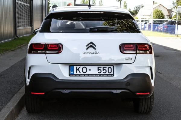 Balts Citroen C4 Cactus 2020 Rīga, ar dzinēja tilpumu 1.20 L un nobraukumu 98 tūkst. km par 7500 €, foto 4 vietnē AUTOMOTO.COM.LV