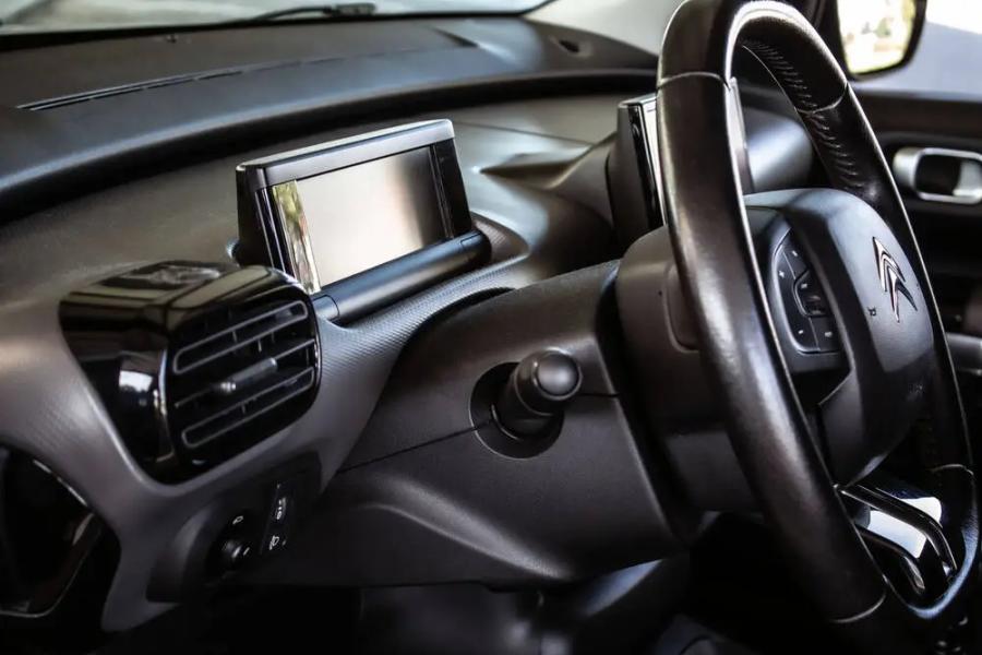 Balts Citroen C4 Cactus 2020 Rīga, ar dzinēja tilpumu 1.20 L un nobraukumu 98 tūkst. km par 7500 €, foto 12 vietnē AUTOMOTO.COM.LV