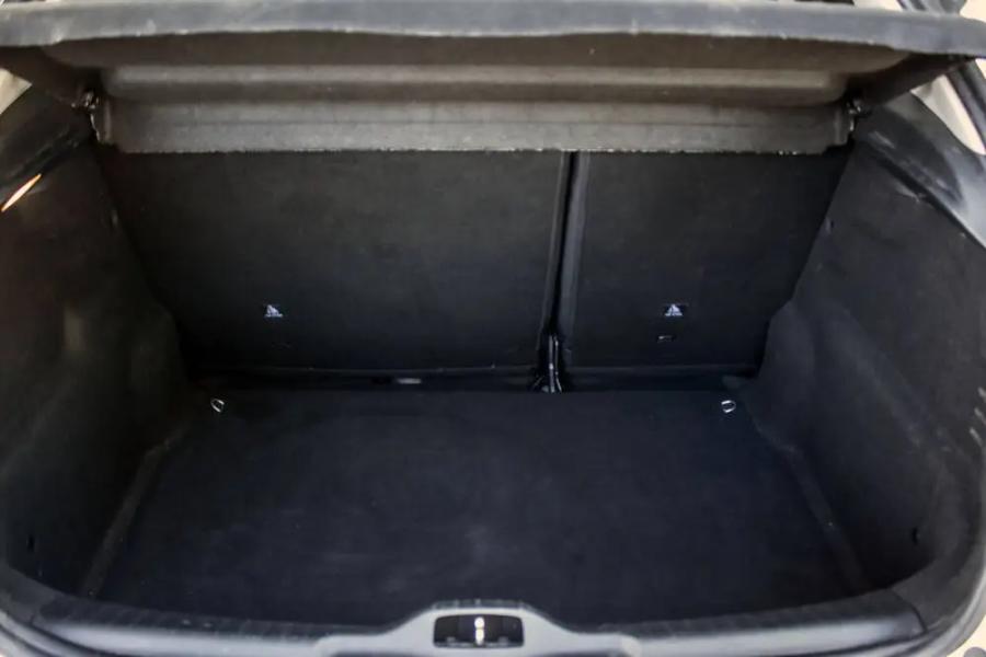 Balts Citroen C4 Cactus 2020 Rīga, ar dzinēja tilpumu 1.20 L un nobraukumu 98 tūkst. km par 7500 €, foto 13 vietnē AUTOMOTO.COM.LV