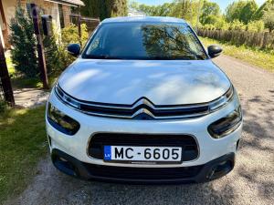 White Citroen C4 Cactus 2019 in Valmiera, with an engine capacity of 1.20 L and mileage of 73 thousand km for 8000 €, photo 2 on AUTOMOTO.COM.LV