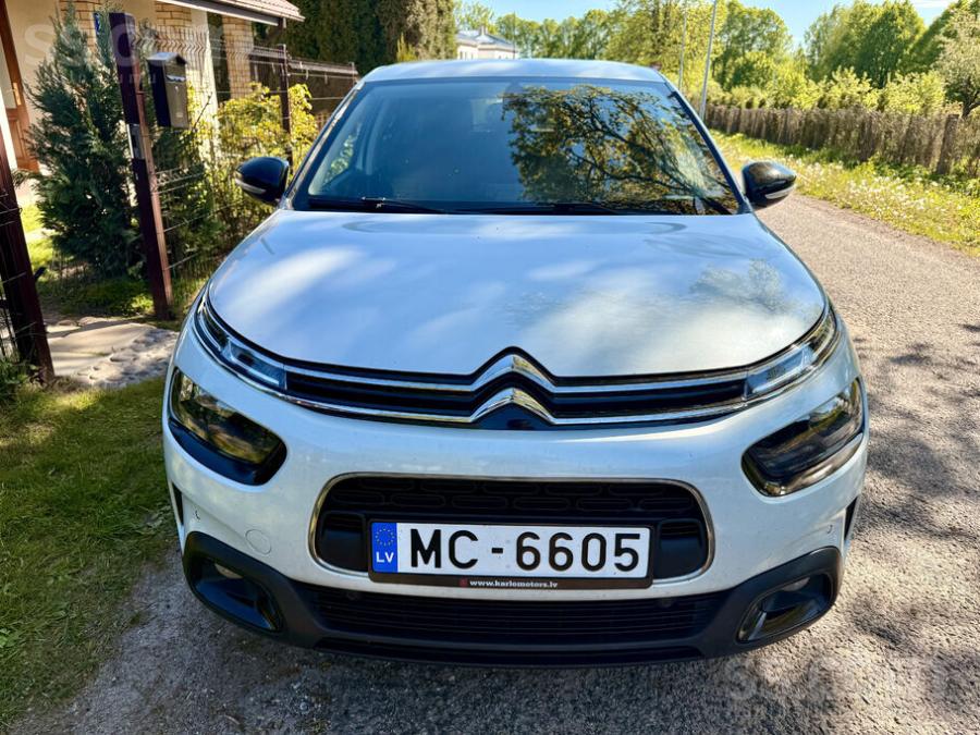 White Citroen C4 Cactus 2019 in Valmiera, with an engine capacity of 1.20 L and mileage of 73 thousand km for 8000 €, photo 2 on AUTOMOTO.COM.LV