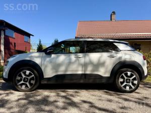White Citroen C4 Cactus 2019 in Valmiera, with an engine capacity of 1.20 L and mileage of 73 thousand km for 8000 €, photo 3 on AUTOMOTO.COM.LV
