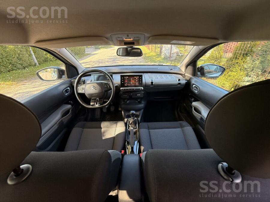 White Citroen C4 Cactus 2019 in Valmiera, with an engine capacity of 1.20 L and mileage of 73 thousand km for 8000 €, photo 5 on AUTOMOTO.COM.LV