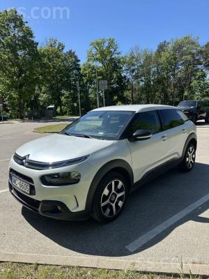 White Citroen C4 Cactus 2019 in Valmiera, with an engine capacity of 1.20 L and mileage of 74 thousand km for 7200 €, photo 2 on AUTOMOTO.COM.LV