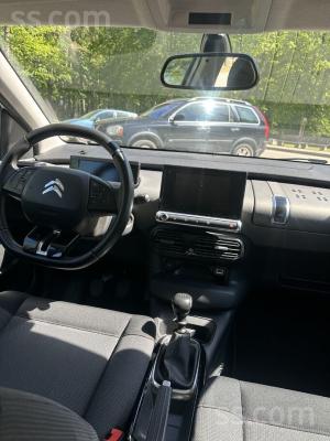 White Citroen C4 Cactus 2019 in Valmiera, with an engine capacity of 1.20 L and mileage of 74 thousand km for 7200 €, photo 6 on AUTOMOTO.COM.LV